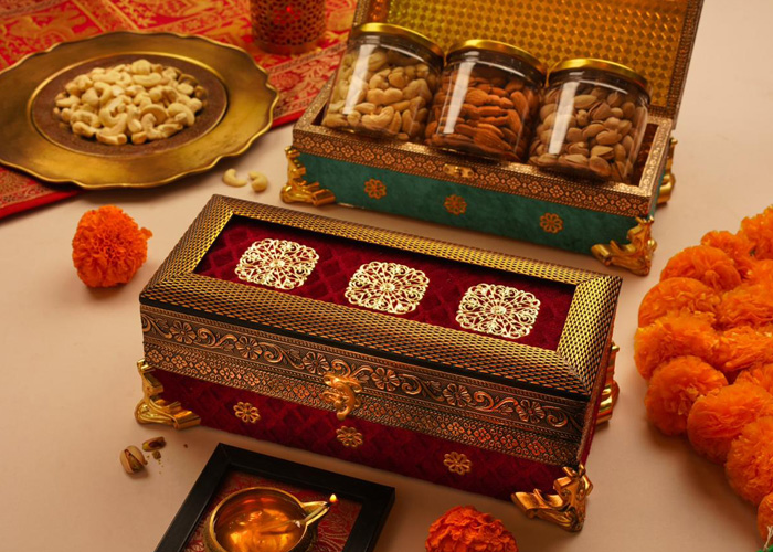 Best collection of gift boxes and festival hampers.